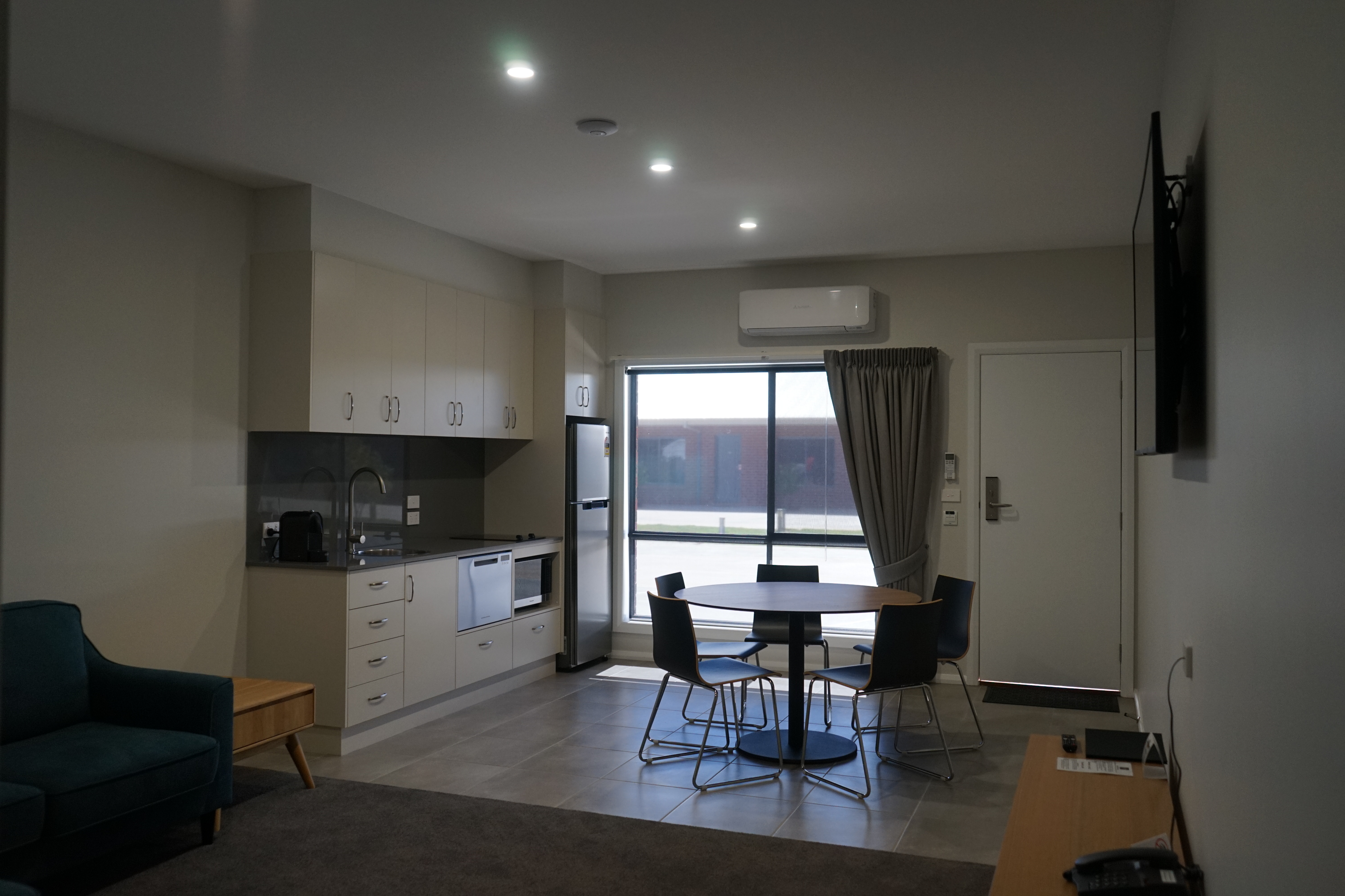 2 Bedroom Kitchen Lounge - Euston Motel